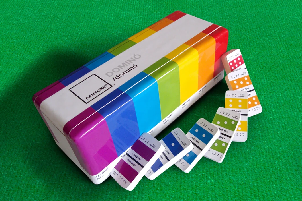 Dominó Pantone - Producto y Folleto - Confetti Digital